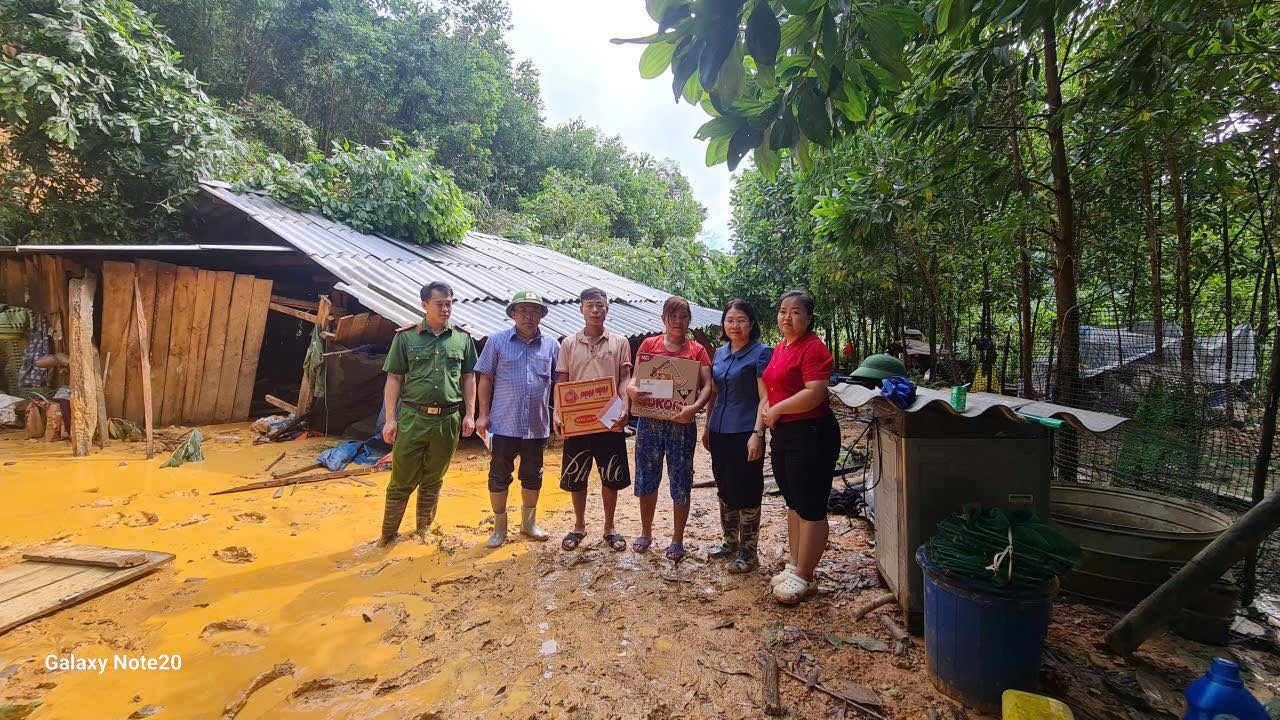 CÁC ĐỒNG CHÍ LÃNH ĐẠO XÃ TÂN TRI ĐI KIỂM TRA, THĂM TÌNH HÌNH THỰC TẾ ...